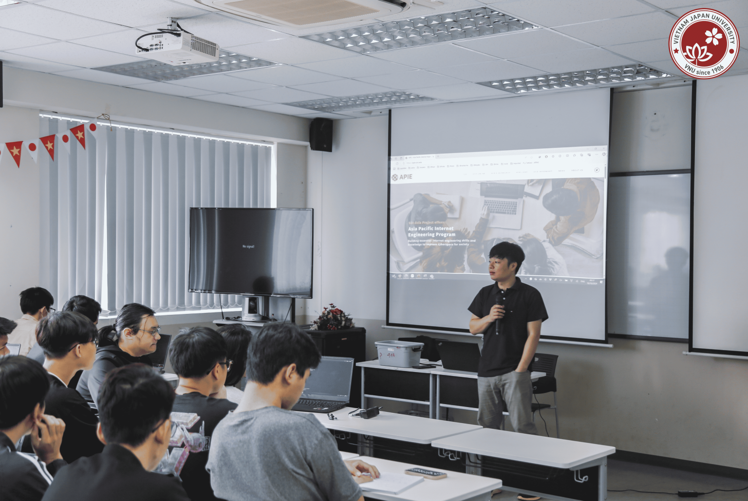 APIE Program Adopted for Regular Courses at Vietnam-Japan University (VJU) | 慶應義塾大学サイバー文明研究センター